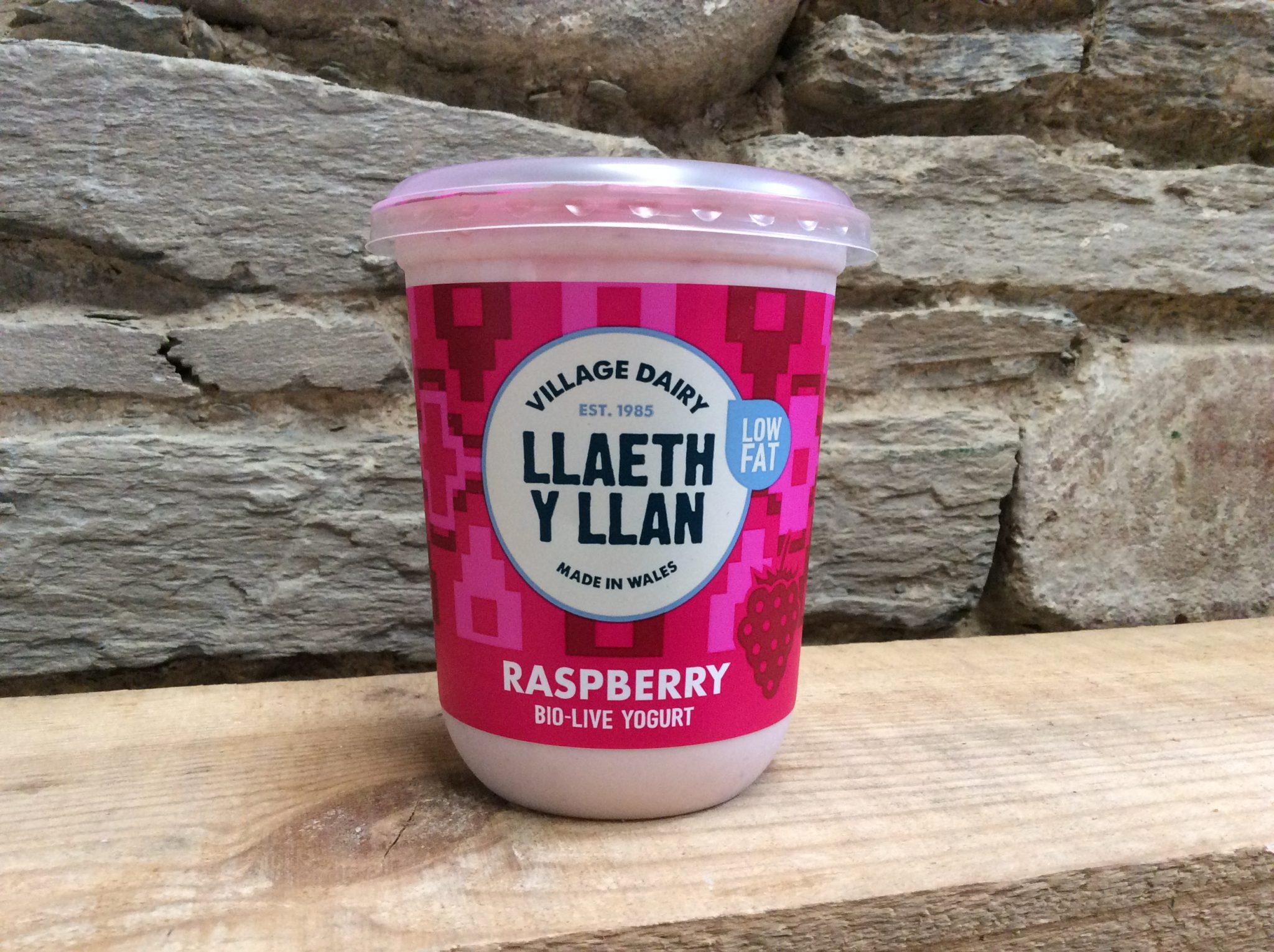 Llaeth y Llan. Raspberry Yogurt. 450g – Siop Y Pentre